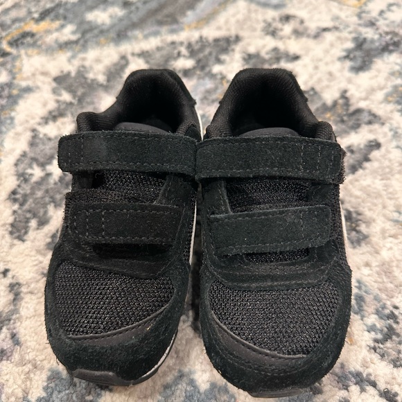 Puma | Shoes | Puma Black Sneakers With Velcro Straps And Rubber Sole ...